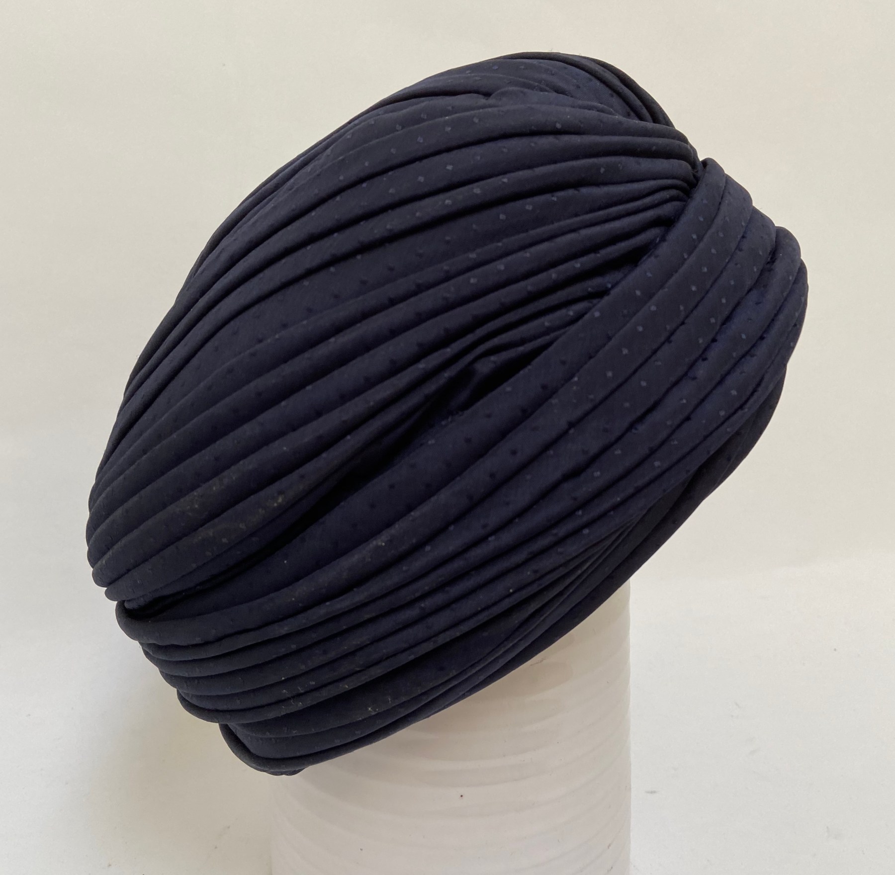 Turban hat in Navy Blue Original 1960s vintage – Friperie Jansen 2023